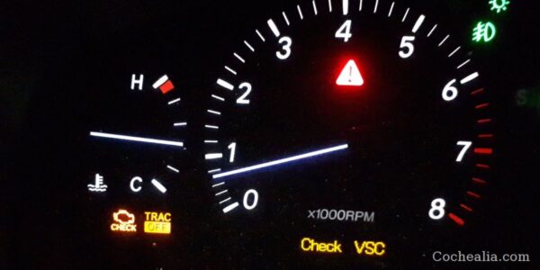 Luz VSC: significado, causas y cómo solucionarlo (Toyota y Lexus)